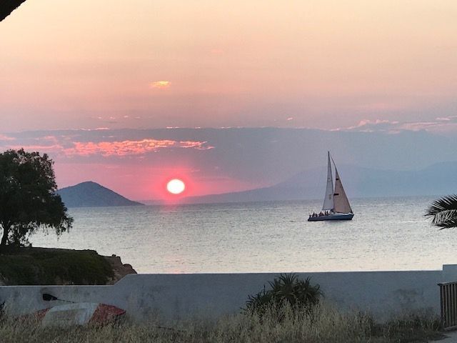 ΜΟΝΑΔΙΚΟ ΟΙΚΟΠΕΔΟ ΣΤΗΝ ΑΙΓΙΝΑ ΔΙΠΛΑ ΣΤΗΝ ΘΑΛΑΣΣΑ