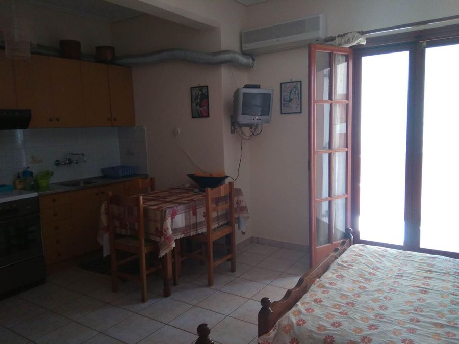 ΠΩΛΟΥΝΤΑΙ 4 ΕΠΙΠΛΩΜΕΝΕΣ ΓΚΑΡΣΟΝΙΕΡΕΣ