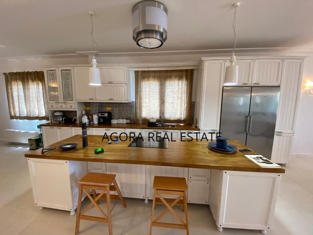 ΠΩΛΕΙΤΑΙ ΥΠΕΡΠΟΛΥΤΕΛΕΣ ΠΑΡΑΘΑΛΑΣΣΙΟ ΔΙΑΜΕΡΙΣΜΑ 140ΤΜ ΣΤΟ ΛΟΥΤΡΑΚΙ.