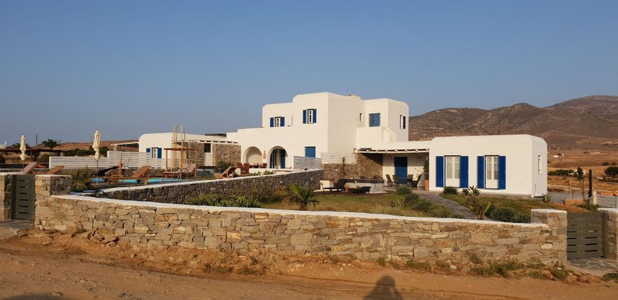 Ακινητο με 4 πισινες κοντα στην παραλια της Πουντας στο Πισω Λιβαδι