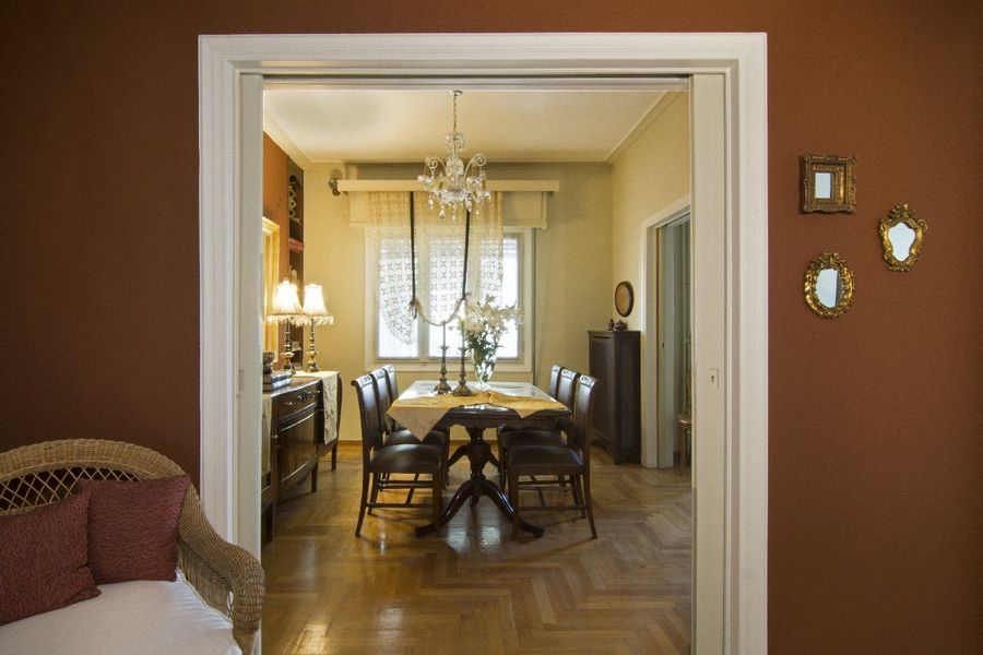 ΘΕΑ ΑΚΡΟΠΟΛΗ, ΚΑΤΑΠΛΗΚΤΙΚΟ ΔΙΑΜΕΡΙΣΜΑ ΣΤΗΝ ΠΙΟ ΟΜΟΡΦΗ ΓΕΙΤΟΝΙΑ ΤΗΣ ΠΕΡΙΟΧΗΣ