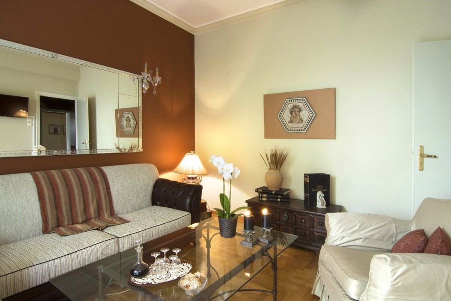 ΘΕΑ ΑΚΡΟΠΟΛΗ, ΚΑΤΑΠΛΗΚΤΙΚΟ ΔΙΑΜΕΡΙΣΜΑ ΣΤΗΝ ΠΙΟ ΟΜΟΡΦΗ ΓΕΙΤΟΝΙΑ ΤΗΣ ΠΕΡΙΟΧΗΣ