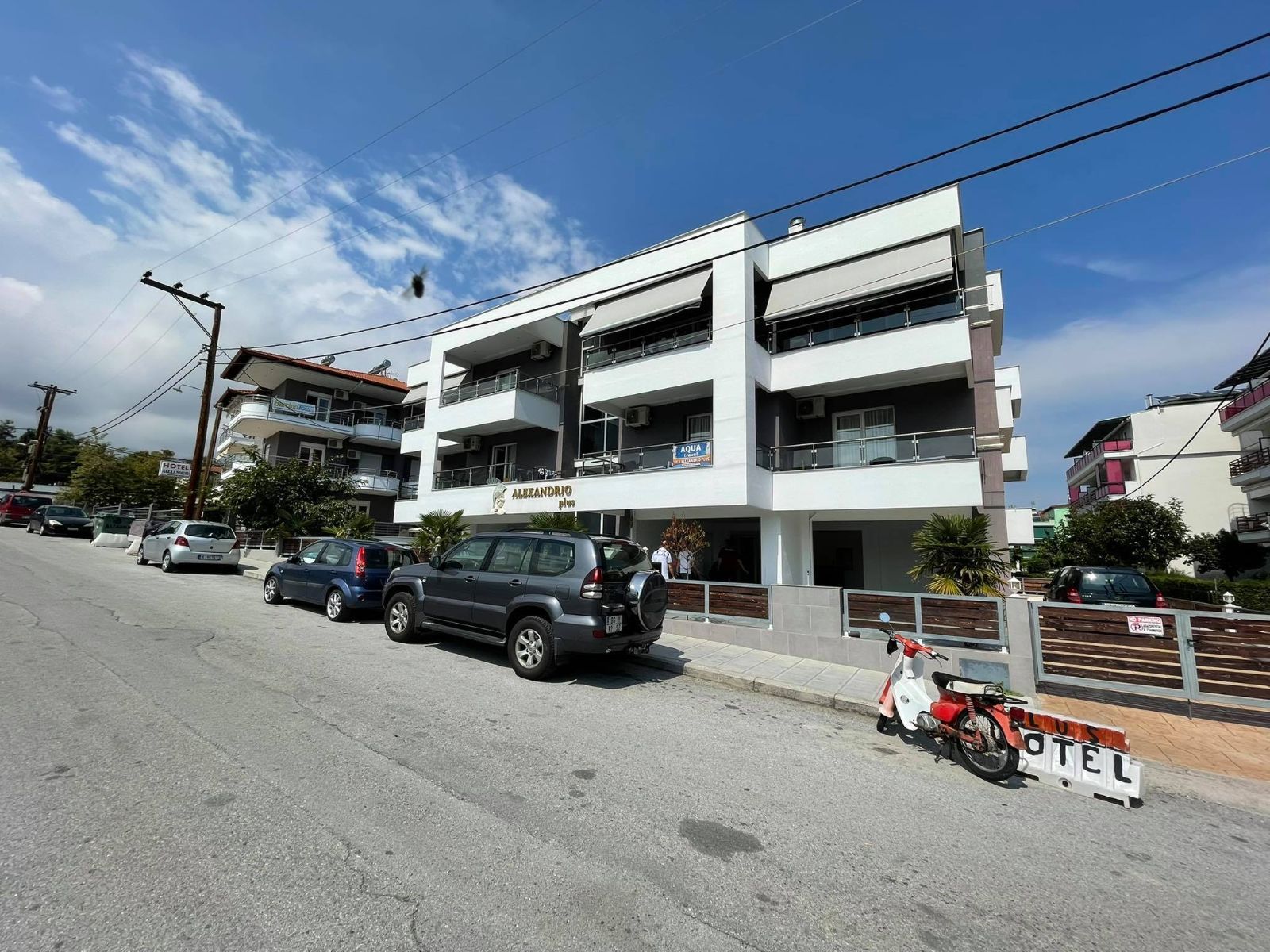 ΞΕΝΟΔΟΧΕΙΟ ΠΡΟΣ ΠΩΛΗΣΗ ΣΤΗΝ ΠΑΡΑΛΙΑ ΛΕΠΤΟΚΑΡΥΑΣ!