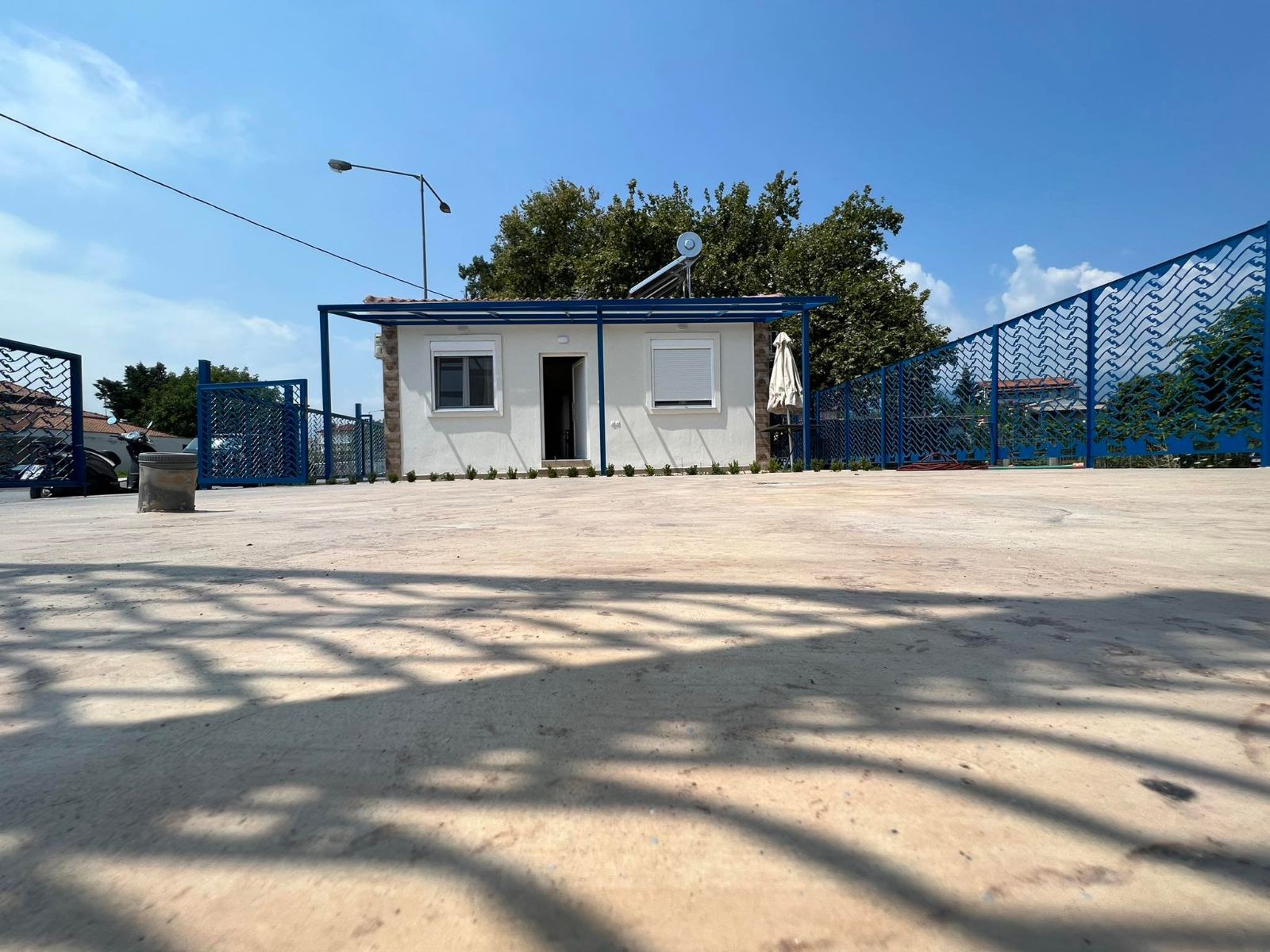 Μονοκατοικια προς πωληση στην παραλια της Λεπτοκαρυας