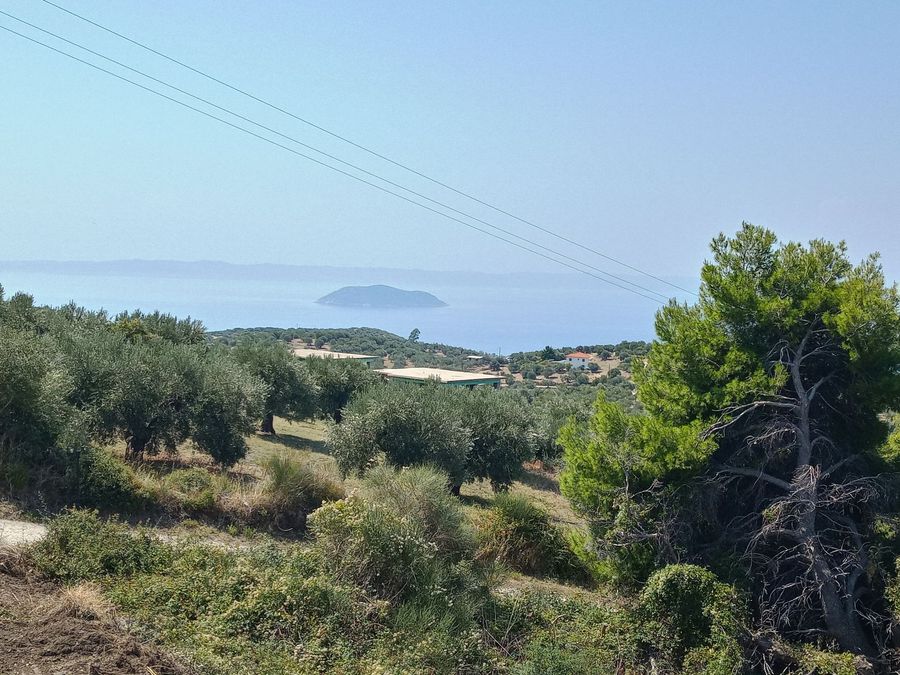ΠΑΡΘΕΝΩΝΑΣ 4 ημιτελεις μεζονετες (2 κτιρια) με μαγευτικη θεα στη θαλασσα