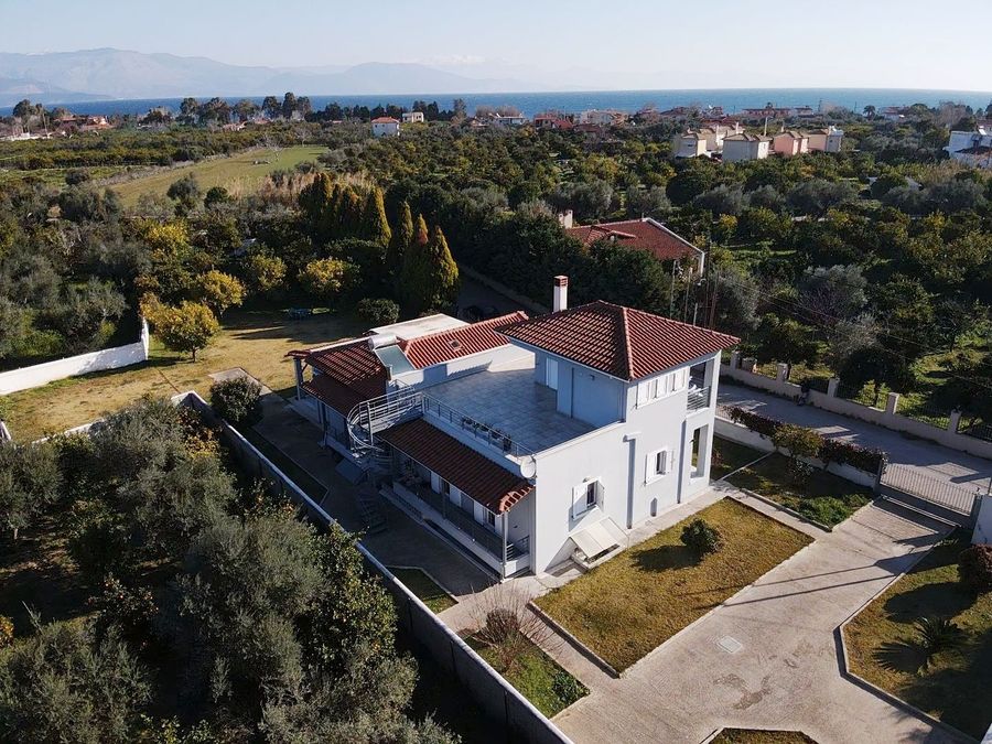 ΠΟΛΥΤΕΛΗΣ ΒΙΛΑ ΕΠΙΦΑΝΕΙΑΣ 270 Τ.Μ. ΣΤΗΝ ΤΕΜΕΝΗ ΑΙΓΙΟΥ