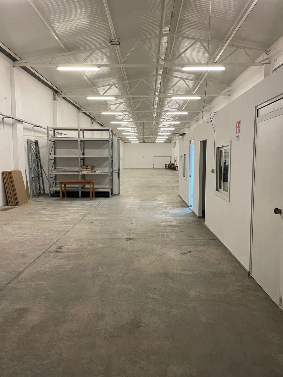 Warehouse for rent, 1000sqm, 1,500€ - Fier - city | Indomio.al