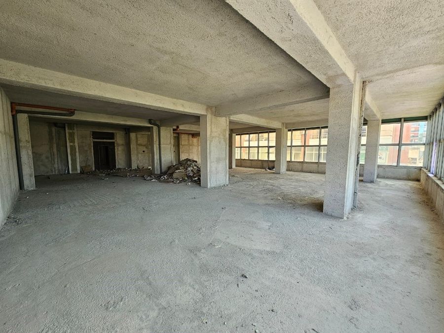 Store for rent, 250sqm, 1,500€ - Ali Demi School | Indomio.al