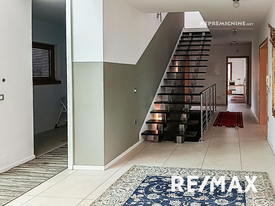 Detached House for sale, 745sqm, 1,250,000€ - Kalce | Indomio.si