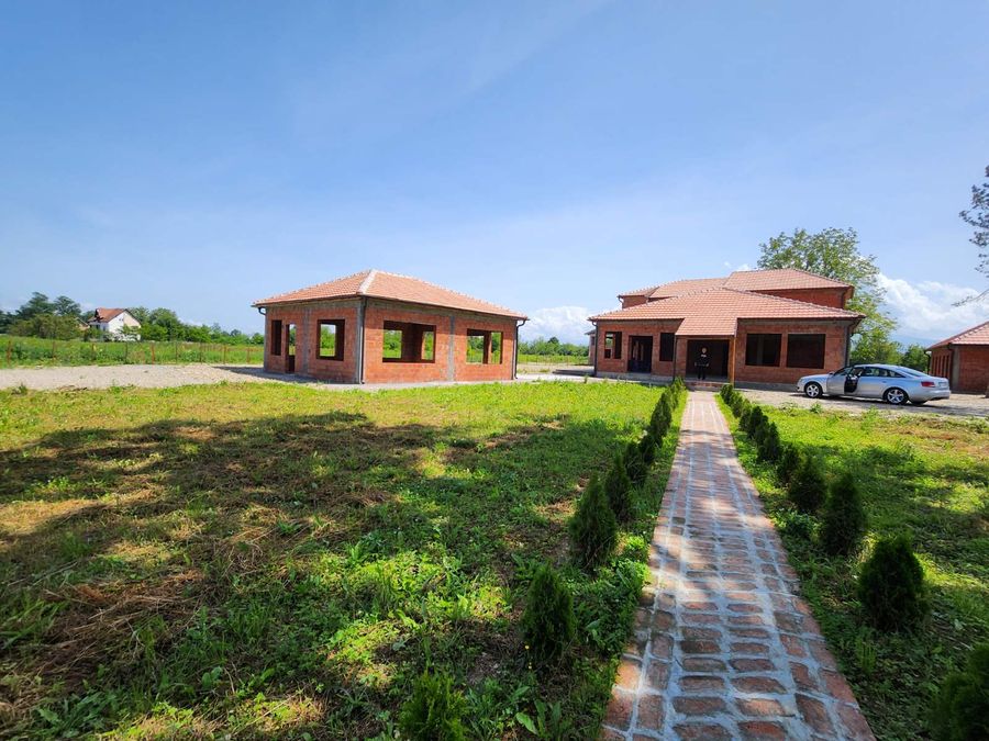 Prodaja Kuća, 560m2, 68.000€ - Adrani | Indomio.rs