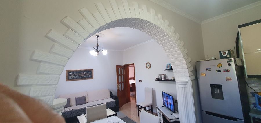 Shitet shtepia private ne lagjen "Deshmoret e Kombit" pas parkut "Ti je ...