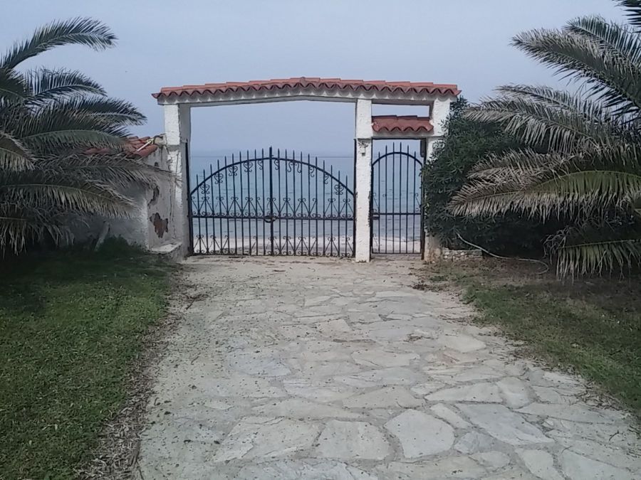 Μονοκατοικια πρωτη θαλασσα